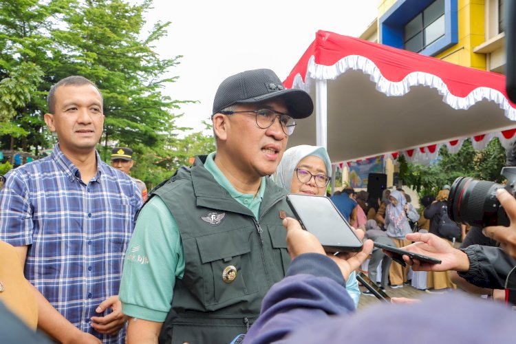 Pj. Walikota Cimahi Dicky Saromi Gelar Operasi Pasar Bersubsidi Tekan ...