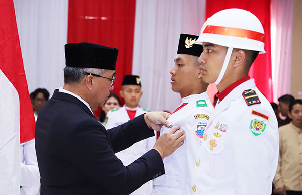 Dicky Saromi Resmi Kukuhkan 37 Anggota Paskibraka Kota Cimahi Tahun ...